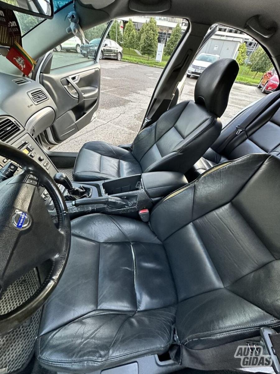 Pelēks Volvo S60 2003 Viļņa, ar dzinēja tilpumu 2.40 L un nobraukumu 450 tūkst. km par 1270 €, foto 6 vietnē AUTOMOTO.COM.LV