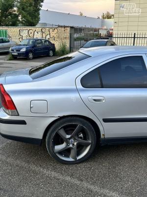 Pelēks Volvo S60 2003 Viļņa, ar dzinēja tilpumu 2.40 L un nobraukumu 450 tūkst. km par 1270 €, foto 10 vietnē AUTOMOTO.COM.LV