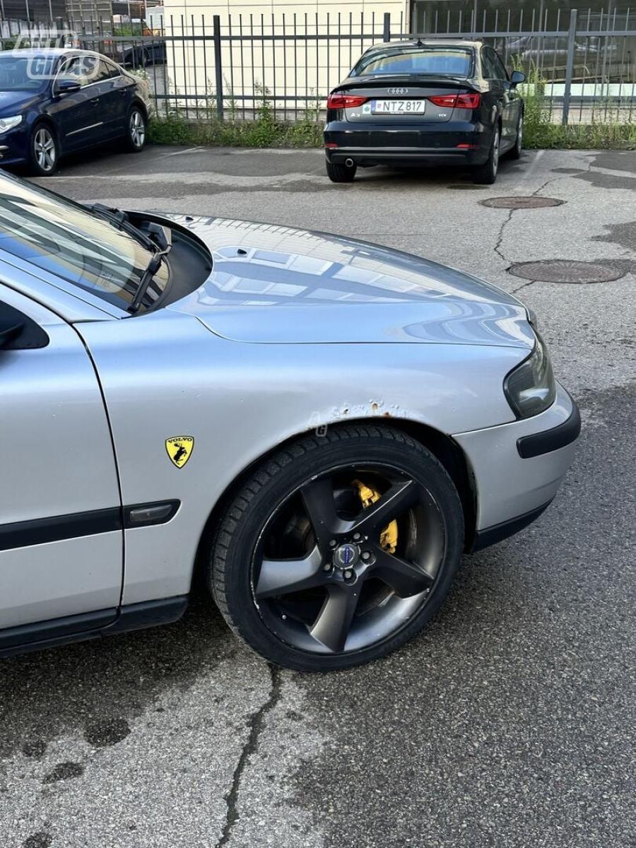 Pelēks Volvo S60 2003 Viļņa, ar dzinēja tilpumu 2.40 L un nobraukumu 450 tūkst. km par 1270 €, foto 13 vietnē AUTOMOTO.COM.LV