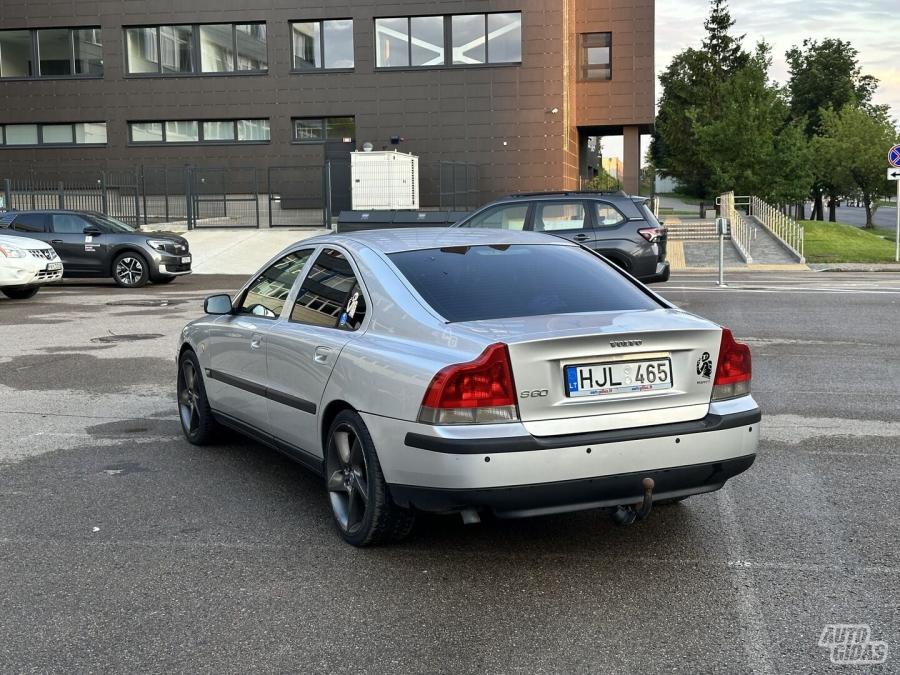 Pelēks Volvo S60 2003 Viļņa, ar dzinēja tilpumu 2.40 L un nobraukumu 450 tūkst. km par 1270 €, foto 14 vietnē AUTOMOTO.COM.LV