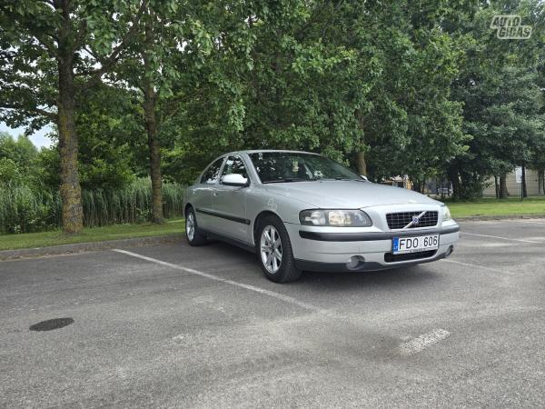 Grey Volvo S60 2003 in Klaipeda, with an engine capacity of 2.40 L and mileage of 35 thousand km for 1450 €, photo 1 on AUTOMOTO.COM.LV