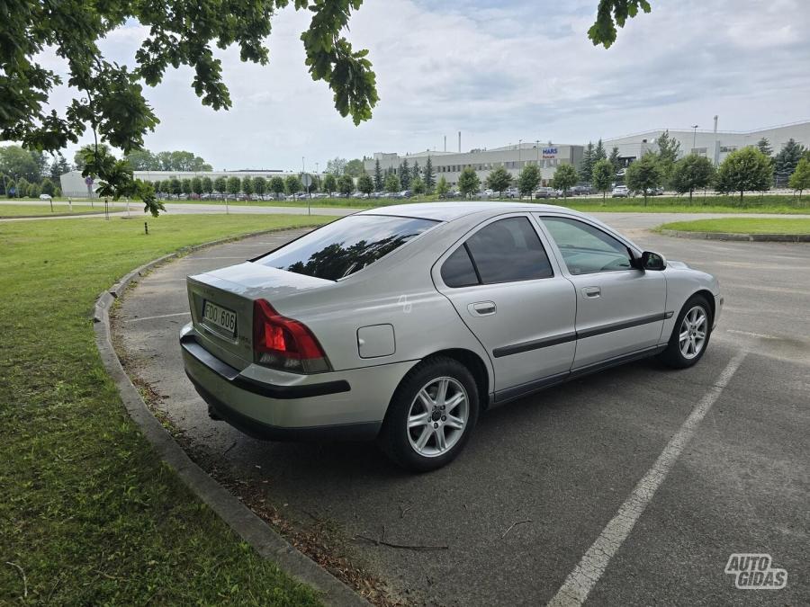 Grey Volvo S60 2003 in Klaipeda, with an engine capacity of 2.40 L and mileage of 35 thousand km for 1450 €, photo 4 on AUTOMOTO.COM.LV