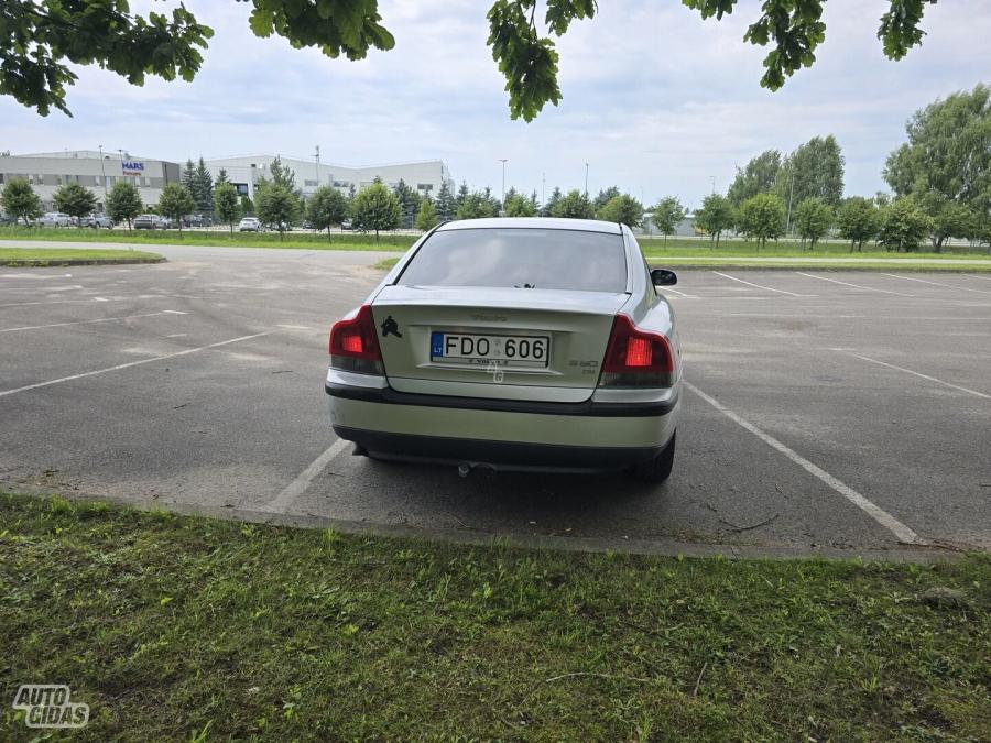 Grey Volvo S60 2003 in Klaipeda, with an engine capacity of 2.40 L and mileage of 35 thousand km for 1450 €, photo 5 on AUTOMOTO.COM.LV