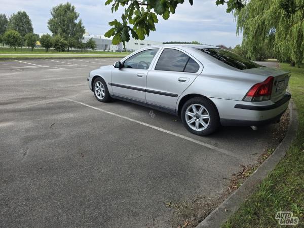 Grey Volvo S60 2003 in Klaipeda, with an engine capacity of 2.40 L and mileage of 35 thousand km for 1450 €, photo 5 on AUTOMOTO.COM.LV