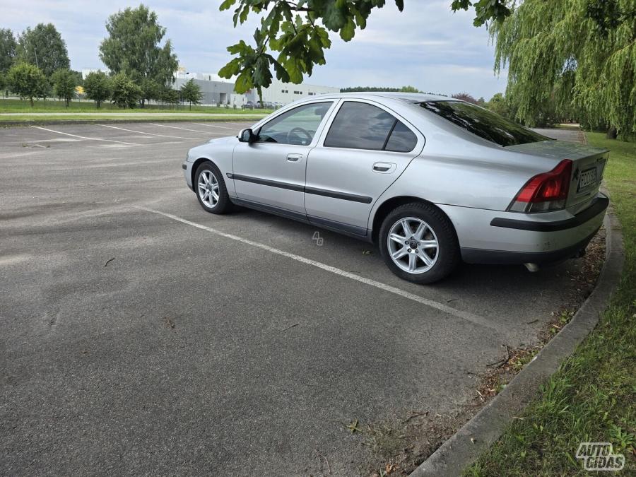 Grey Volvo S60 2003 in Klaipeda, with an engine capacity of 2.40 L and mileage of 35 thousand km for 1450 €, photo 6 on AUTOMOTO.COM.LV