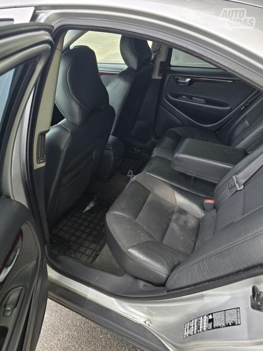 Grey Volvo S60 2003 in Klaipeda, with an engine capacity of 2.40 L and mileage of 35 thousand km for 1450 €, photo 8 on AUTOMOTO.COM.LV
