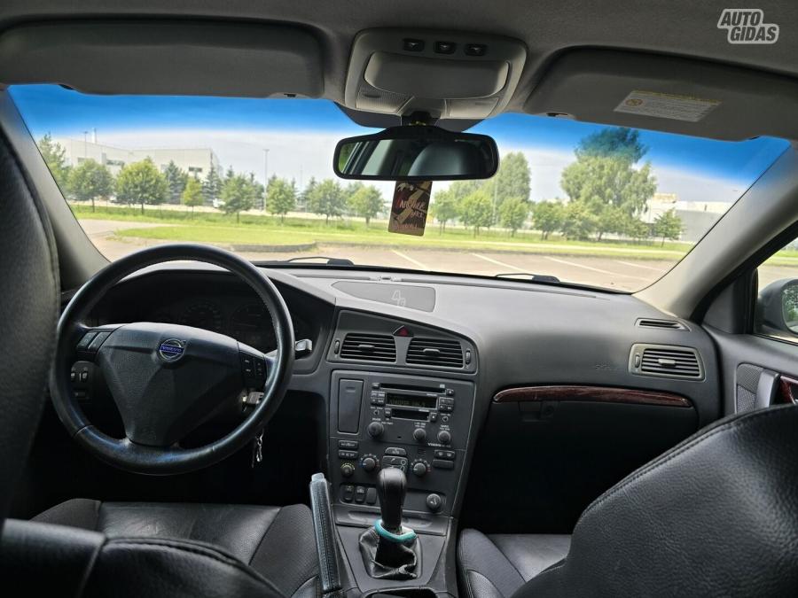 Grey Volvo S60 2003 in Klaipeda, with an engine capacity of 2.40 L and mileage of 35 thousand km for 1450 €, photo 9 on AUTOMOTO.COM.LV
