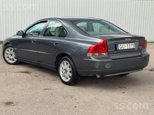 Серый Вольво С60 2003 в Елгава, объемом двигателя 2.40 л и пробегом 372 тыс. км за 1250 €, фото 7 на AUTOMOTO.COM.LV