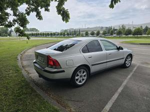 Pelēks Volvo S60 2003 Klaipėda, ar dzinēja tilpumu 2.40 L un nobraukumu 350 tūkst. km par 1450 €, foto 4 vietnē AUTOMOTO.COM.LV