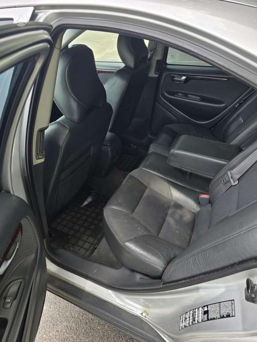 Pelēks Volvo S60 2003 Klaipėda, ar dzinēja tilpumu 2.40 L un nobraukumu 350 tūkst. km par 1450 €, foto 8 vietnē AUTOMOTO.COM.LV
