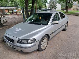Grey Volvo S60 2003 in Riga, with an engine capacity of 2.40 L and mileage of 606 thousand km for 1000 €, photo 1 on AUTOMOTO.COM.LV