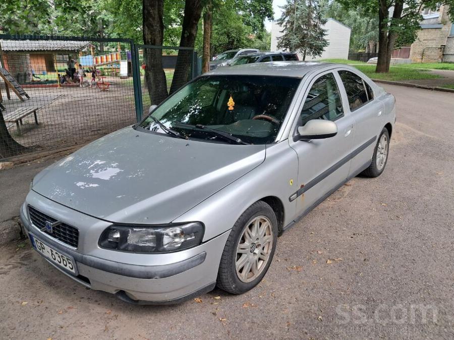 Grey Volvo S60 2003 in Riga, with an engine capacity of 2.40 L and mileage of 606 thousand km for 1000 €, photo 1 on AUTOMOTO.COM.LV