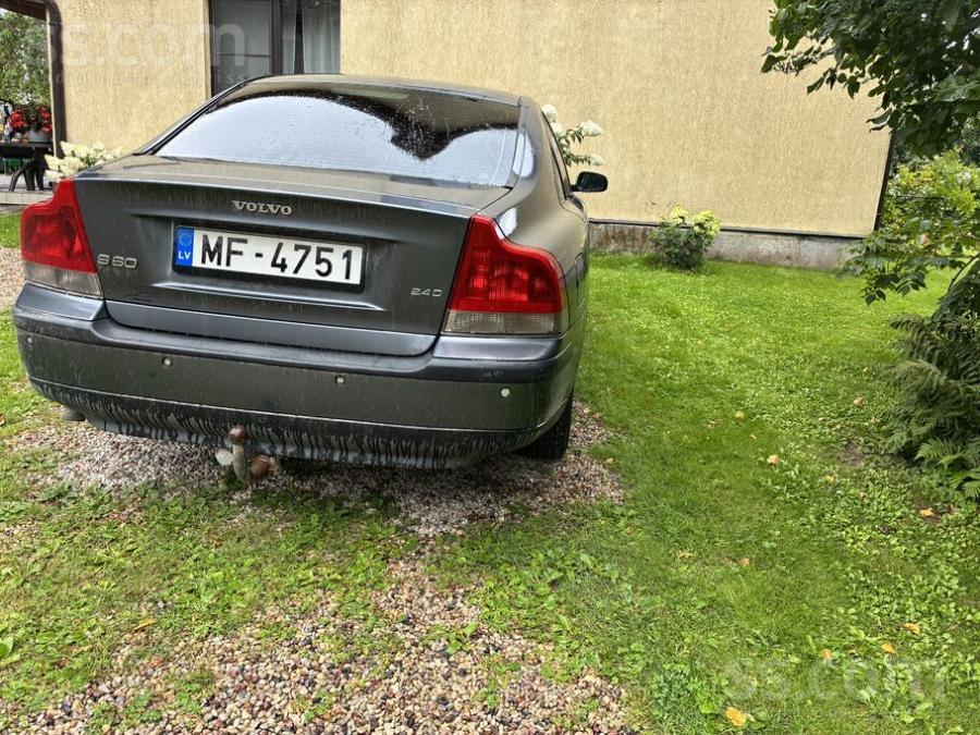 Grey Volvo S60 2003 in Dobele, with an engine capacity of 2.40 L and mileage of 361 thousand km for 1800 €, photo 4 on AUTOMOTO.COM.LV
