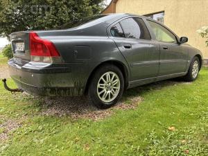 Grey Volvo S60 2003 in Dobele, with an engine capacity of 2.40 L and mileage of 361 thousand km for 1800 €, photo 5 on AUTOMOTO.COM.LV