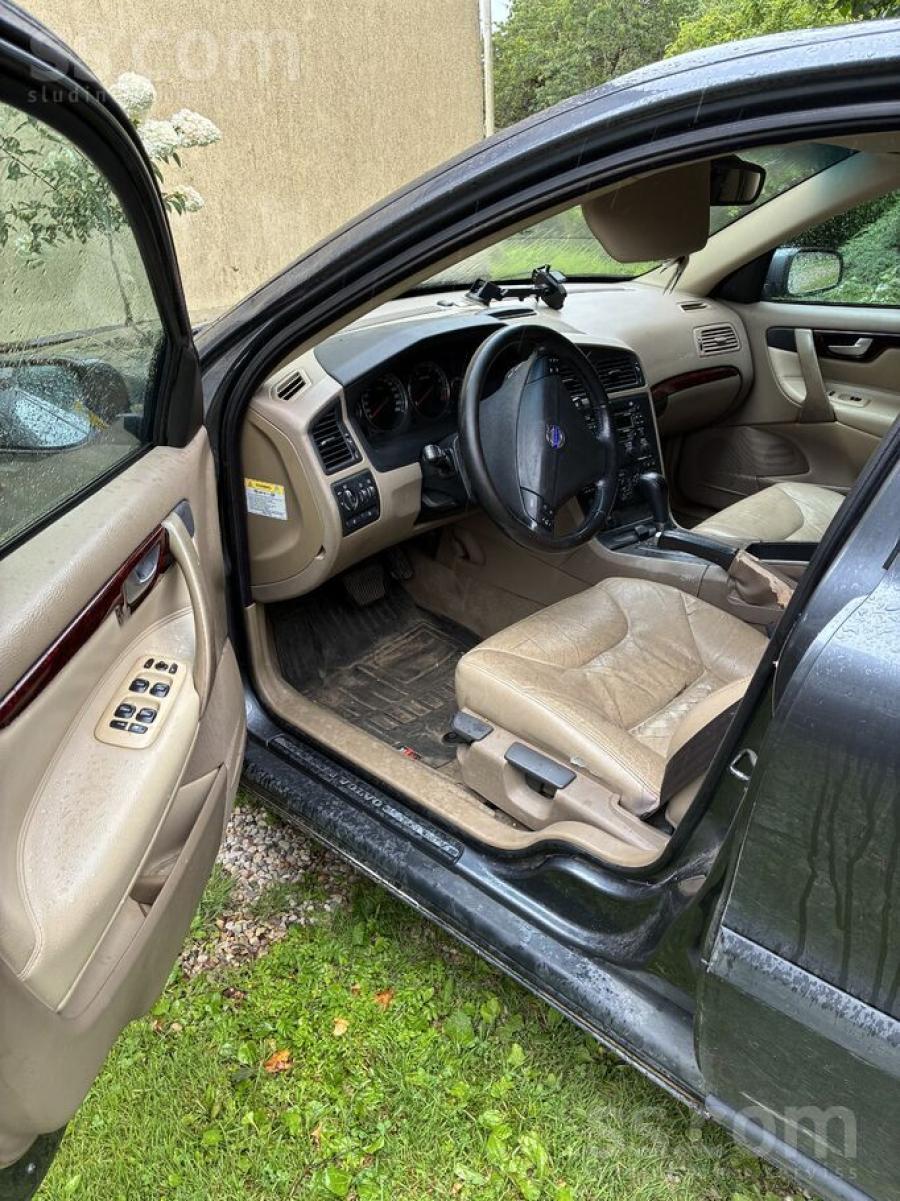 Grey Volvo S60 2003 in Dobele, with an engine capacity of 2.40 L and mileage of 361 thousand km for 1800 €, photo 6 on AUTOMOTO.COM.LV
