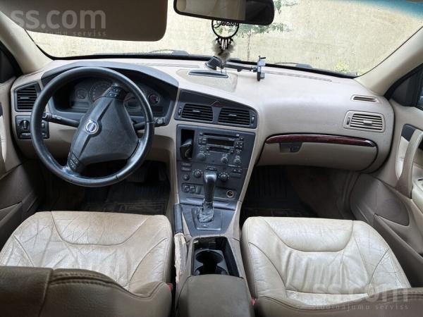 Grey Volvo S60 2003 in Dobele, with an engine capacity of 2.40 L and mileage of 361 thousand km for 1800 €, photo 6 on AUTOMOTO.COM.LV