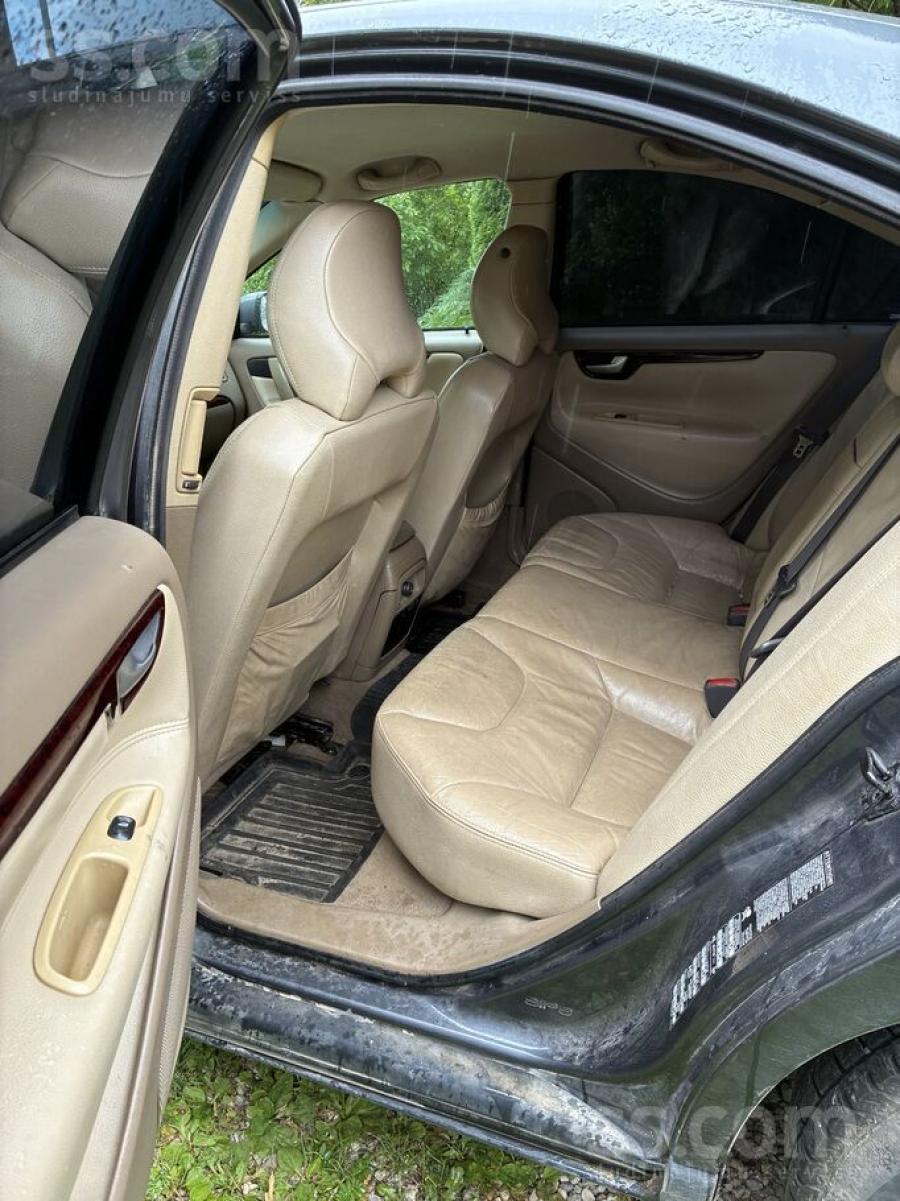 Grey Volvo S60 2003 in Dobele, with an engine capacity of 2.40 L and mileage of 361 thousand km for 1800 €, photo 8 on AUTOMOTO.COM.LV