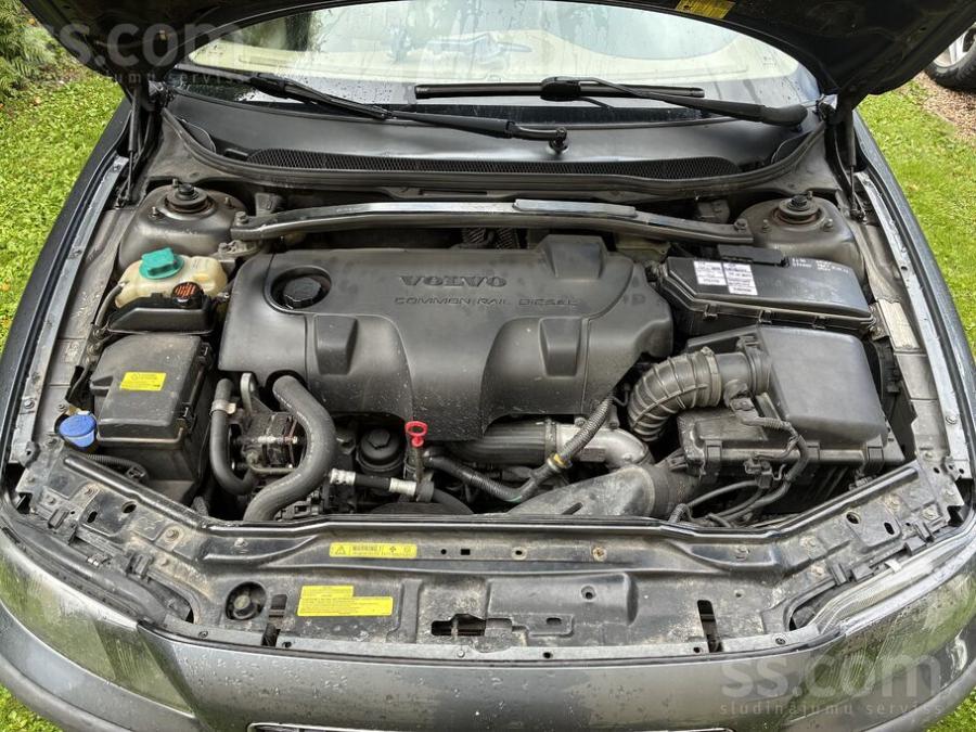 Grey Volvo S60 2003 in Dobele, with an engine capacity of 2.40 L and mileage of 361 thousand km for 1800 €, photo 9 on AUTOMOTO.COM.LV