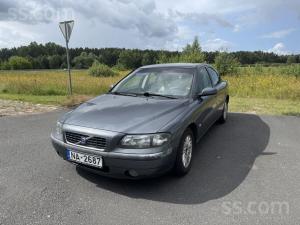 Серый Вольво С60 2003 в Рига, объемом двигателя 2.40 л и пробегом 350 тыс. км за 1900 €, фото  на AUTOMOTO.COM.LV