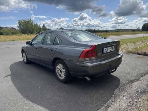 Pelēks Volvo S60 2003 Rīga, ar dzinēja tilpumu 2.40 L un nobraukumu 350 tūkst. km par 1900 €, foto 5 vietnē AUTOMOTO.COM.LV