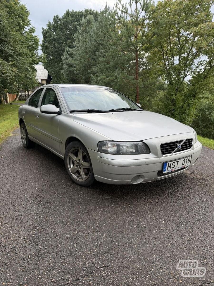Pelēks Volvo S60 2003 Viļņa, ar dzinēja tilpumu 2.40 L un nobraukumu 376 tūkst. km par 1100 €, foto 3 vietnē AUTOMOTO.COM.LV