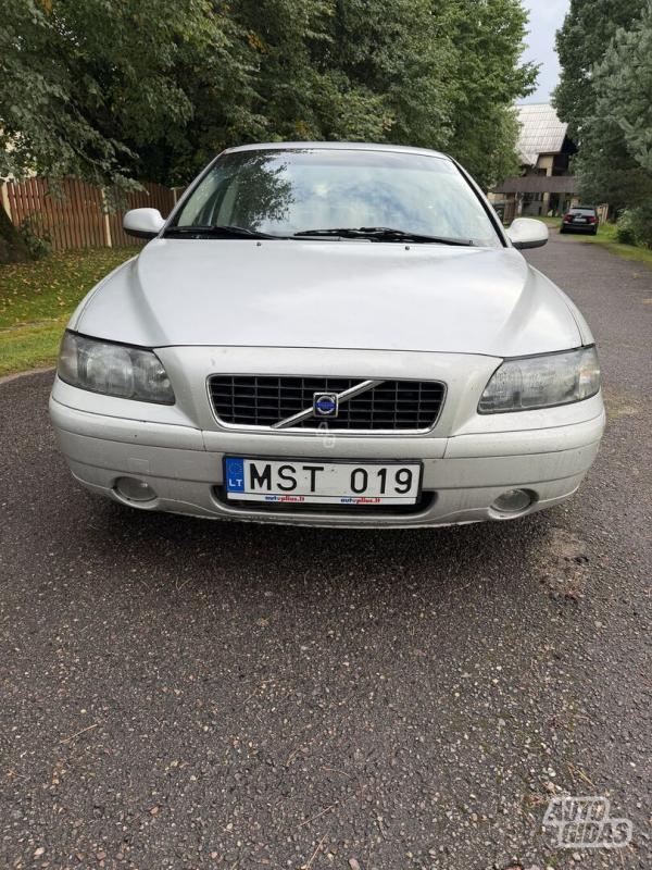 Pelēks Volvo S60 2003 Viļņa, ar dzinēja tilpumu 2.40 L un nobraukumu 376 tūkst. km par 1100 €, foto 6 vietnē AUTOMOTO.COM.LV