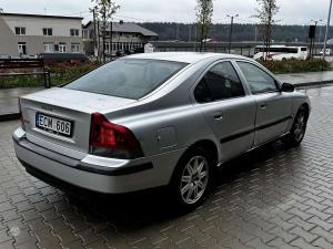 Grey Volvo S60 2003 in Vilnius, with an engine capacity of 2.40 L and mileage of 350 thousand km for 595 €, photo 4 on AUTOMOTO.COM.LV