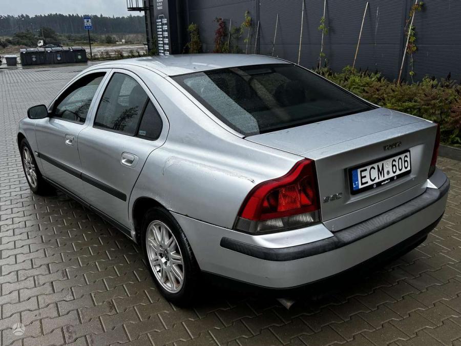 Grey Volvo S60 2003 in Vilnius, with an engine capacity of 2.40 L and mileage of 350 thousand km for 595 €, photo 5 on AUTOMOTO.COM.LV