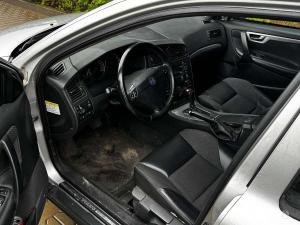 Grey Volvo S60 2003 in Vilnius, with an engine capacity of 2.40 L and mileage of 350 thousand km for 595 €, photo 6 on AUTOMOTO.COM.LV