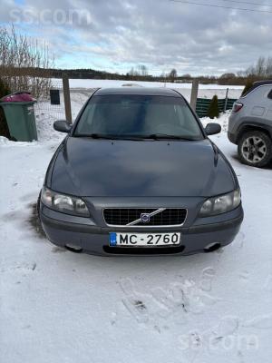 Grey Volvo S60 2003 in Riga, with an engine capacity of 2.40 L and mileage of 366 thousand km for 750 €, photo  on AUTOMOTO.COM.LV