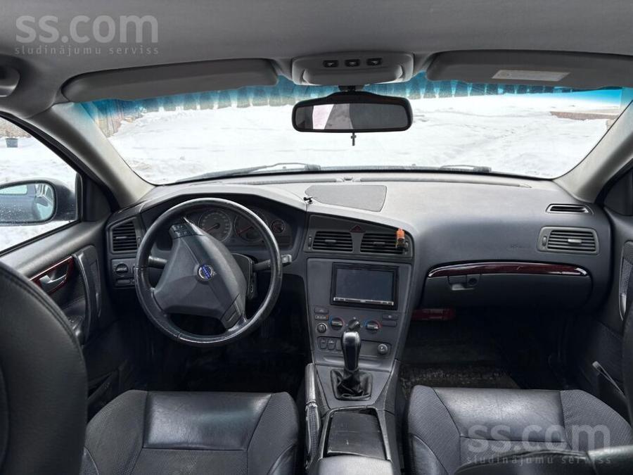 Pelēks Volvo S60 2003 Rīga, ar dzinēja tilpumu 2.40 L un nobraukumu 366 tūkst. km par 750 €, foto 4 vietnē AUTOMOTO.COM.LV