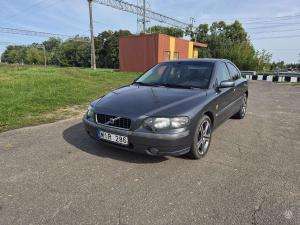 Grey Volvo S60 2003 in Vievis, with an engine capacity of 2.40 L and mileage of 570 thousand km for 700 €, photo 1 on AUTOMOTO.COM.LV