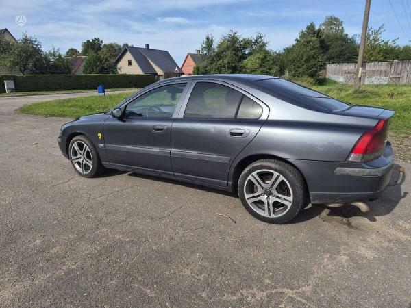 Volvo S60 2003 Vievis vietnÄ PelÄks Volvo S60 2003 Vievis, ar dzinÄja tilpumu 2.40 L un nobraukumu 570 tÅ«kst. km par 700 ā¬, foto 3 vietnÄ AUTOMOTO.COM.LV