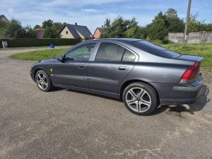 Grey Volvo S60 2003 in Vievis, with an engine capacity of 2.40 L and mileage of 570 thousand km for 700 €, photo 3 on AUTOMOTO.COM.LV