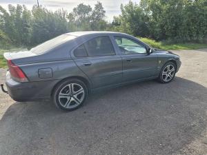 Grey Volvo S60 2003 in Vievis, with an engine capacity of 2.40 L and mileage of 570 thousand km for 700 €, photo 5 on AUTOMOTO.COM.LV