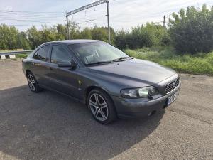Grey Volvo S60 2003 in Vievis, with an engine capacity of 2.40 L and mileage of 570 thousand km for 700 €, photo 6 on AUTOMOTO.COM.LV