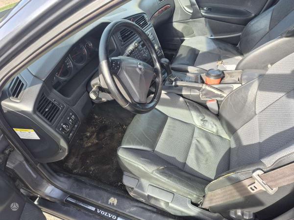 Volvo S60 2003 Vievis vietnÄ PelÄks Volvo S60 2003 Vievis, ar dzinÄja tilpumu 2.40 L un nobraukumu 570 tÅ«kst. km par 700 ā¬, foto 7 vietnÄ AUTOMOTO.COM.LV