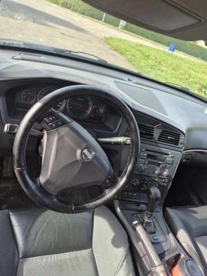 Grey Volvo S60 2003 in Vievis, with an engine capacity of 2.40 L and mileage of 570 thousand km for 700 €, photo 8 on AUTOMOTO.COM.LV