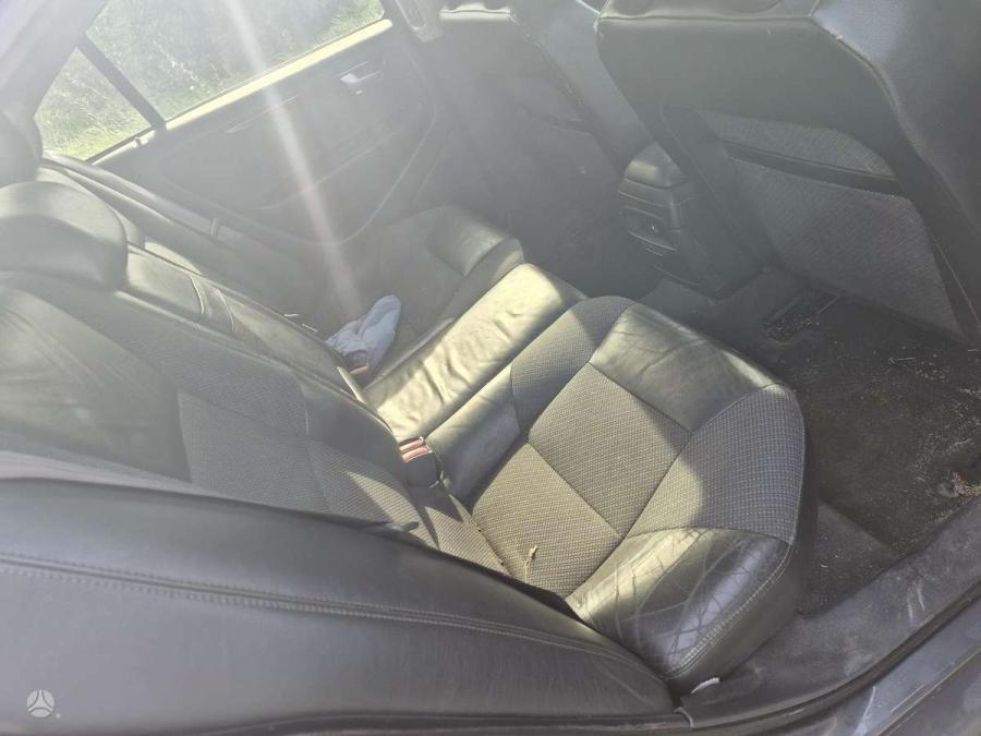 Grey Volvo S60 2003 in Vievis, with an engine capacity of 2.40 L and mileage of 570 thousand km for 700 €, photo 9 on AUTOMOTO.COM.LV