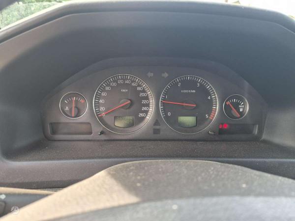 Volvo S60 2003 Vievis vietnÄ PelÄks Volvo S60 2003 Vievis, ar dzinÄja tilpumu 2.40 L un nobraukumu 570 tÅ«kst. km par 700 ā¬, foto 11 vietnÄ AUTOMOTO.COM.LV