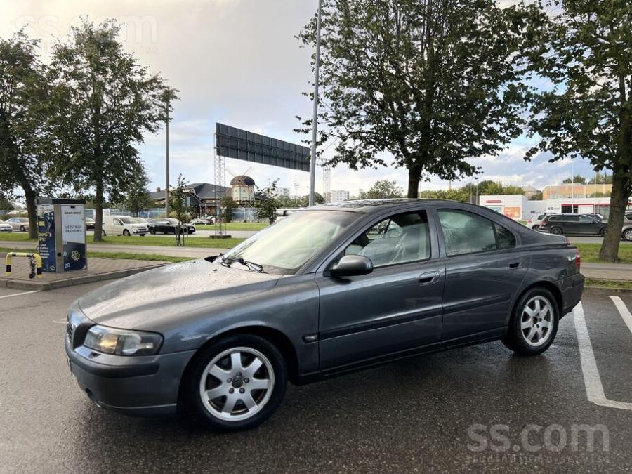 Pelēks Volvo S60 2003 Rīga, ar dzinēja tilpumu 2.40 L un nobraukumu 398 tūkst. km par 1200 €, foto 4 vietnē AUTOMOTO.COM.LV