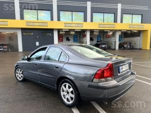 Pelēks Volvo S60 2003 Rīga, ar dzinēja tilpumu 2.40 L un nobraukumu 398 tūkst. km par 1200 €, foto 6 vietnē AUTOMOTO.COM.LV