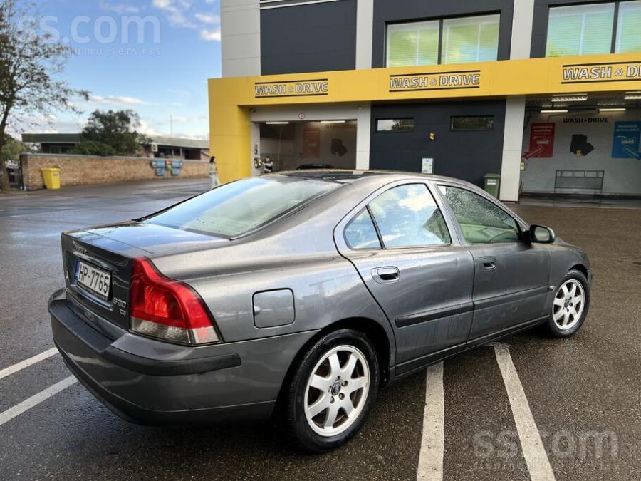 Pelēks Volvo S60 2003 Rīga, ar dzinēja tilpumu 2.40 L un nobraukumu 398 tūkst. km par 1200 €, foto 7 vietnē AUTOMOTO.COM.LV