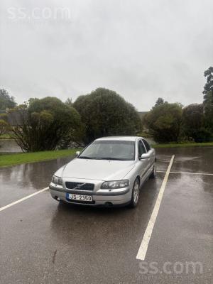 Pelēks Volvo S60 2003 Madona, ar dzinēja tilpumu 2.40 L un nobraukumu 417 tūkst. km par 1650 €, foto  vietnē AUTOMOTO.COM.LV