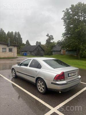 Pelēks Volvo S60 2003 Madona, ar dzinēja tilpumu 2.40 L un nobraukumu 417 tūkst. km par 1650 €, foto 3 vietnē AUTOMOTO.COM.LV