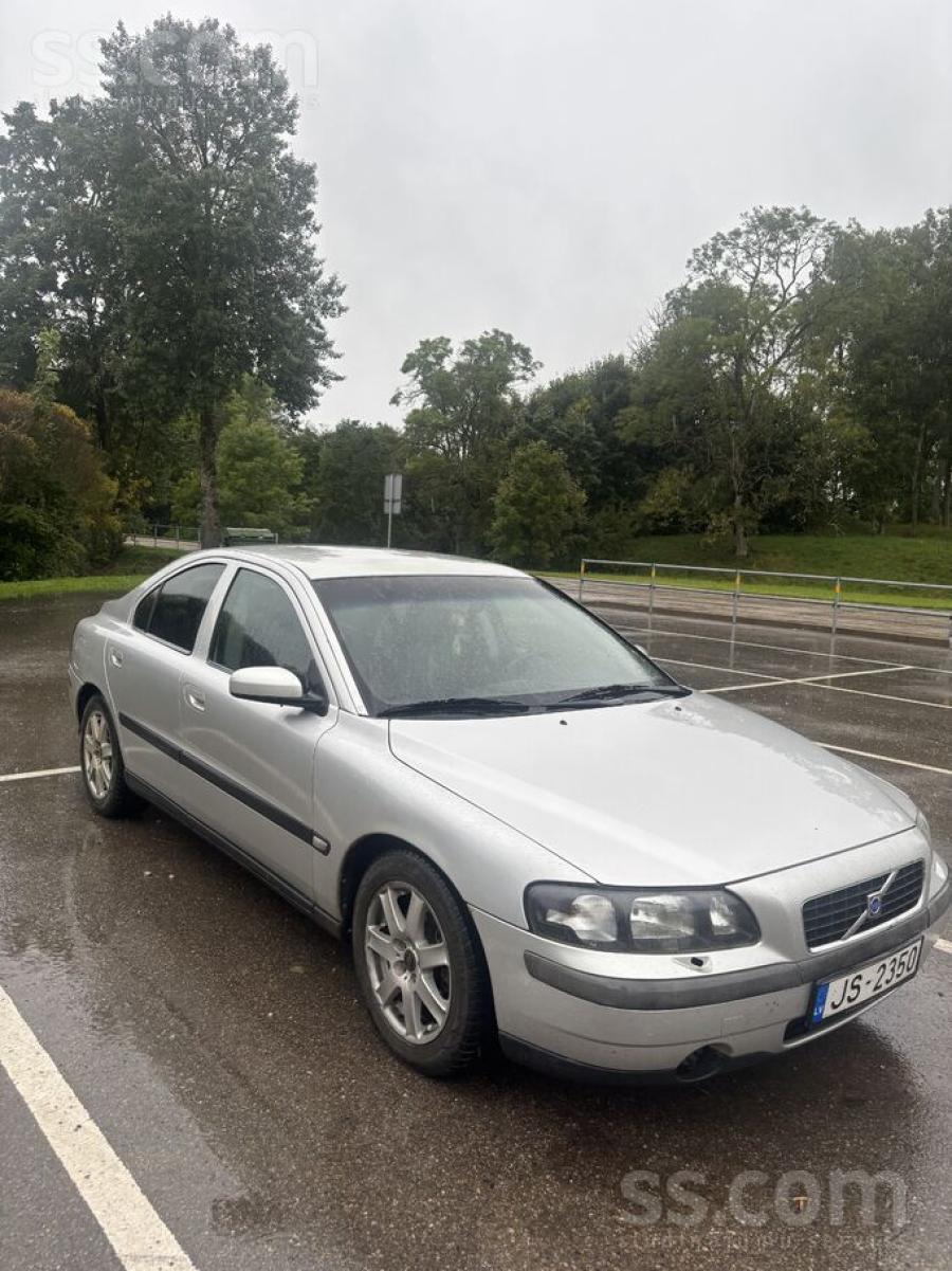 Pelēks Volvo S60 2003 Madona, ar dzinēja tilpumu 2.40 L un nobraukumu 417 tūkst. km par 1650 €, foto 4 vietnē AUTOMOTO.COM.LV