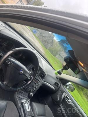 Pelēks Volvo S60 2003 Madona, ar dzinēja tilpumu 2.40 L un nobraukumu 417 tūkst. km par 1650 €, foto 5 vietnē AUTOMOTO.COM.LV