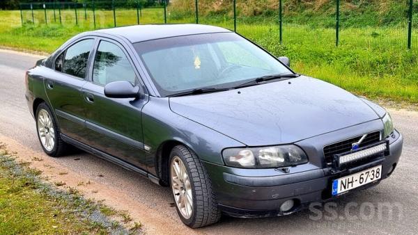 Pelēks Volvo S60 2003 Cēsis, ar dzinēja tilpumu 2.40 L un nobraukumu 357 tūkst. km par 1350 €, foto 4 vietnē AUTOMOTO.COM.LV