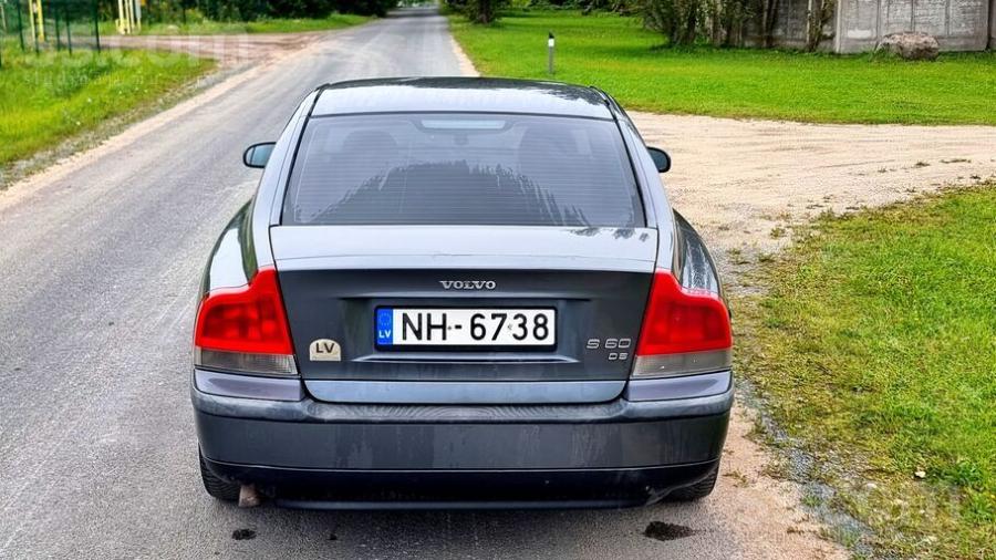 Серый Вольво С60 2003 в Цесис, объемом двигателя 2.40 л и пробегом 357 тыс. км за 1350 €, фото 7 на AUTOMOTO.COM.LV