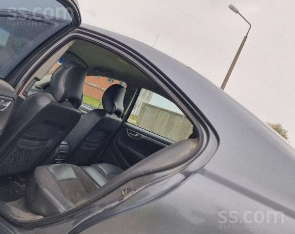 Pelēks Volvo S60 2003 Cēsis, ar dzinēja tilpumu 2.40 L un nobraukumu 357 tūkst. km par 1350 €, foto 11 vietnē AUTOMOTO.COM.LV